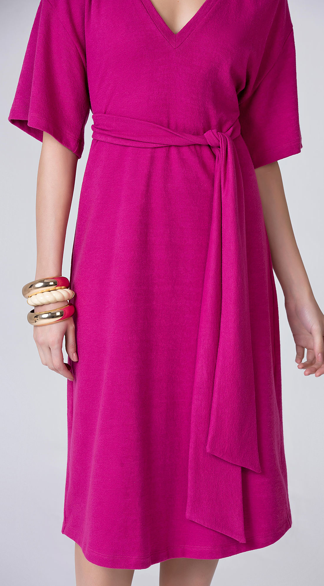 Vestido Maria.Valentina Curto Decote V Com Faixa Rosa - Maria.Valentina