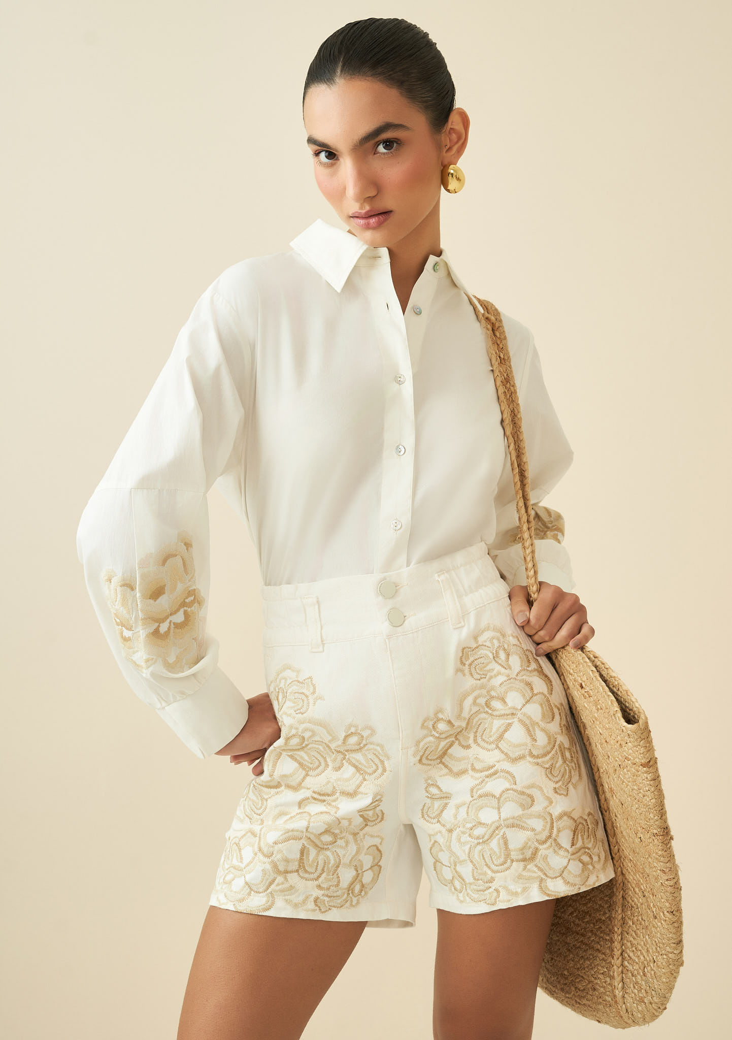 Bermuda Maria.Valentina Regular Bordado Industrial Off White - Maria ...